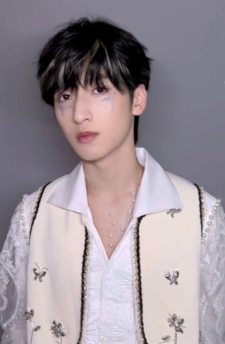 严浩翔的这个造型也太好看了吧，今天又是为他疯狂心动的一天