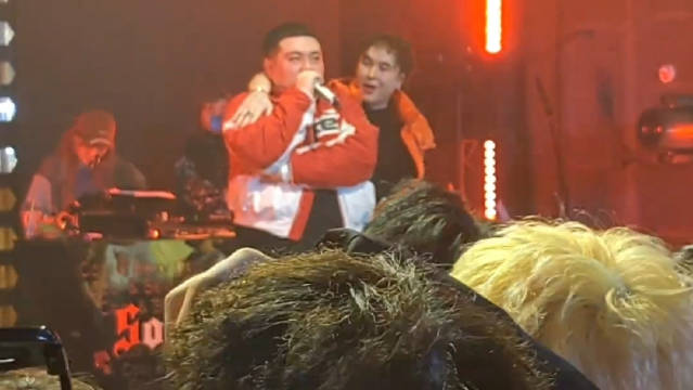 网友投稿：那奇沃夫厂牌Wolf Gang成员婪博万在演出时告别说唱……|说唱|沃夫_新浪新闻