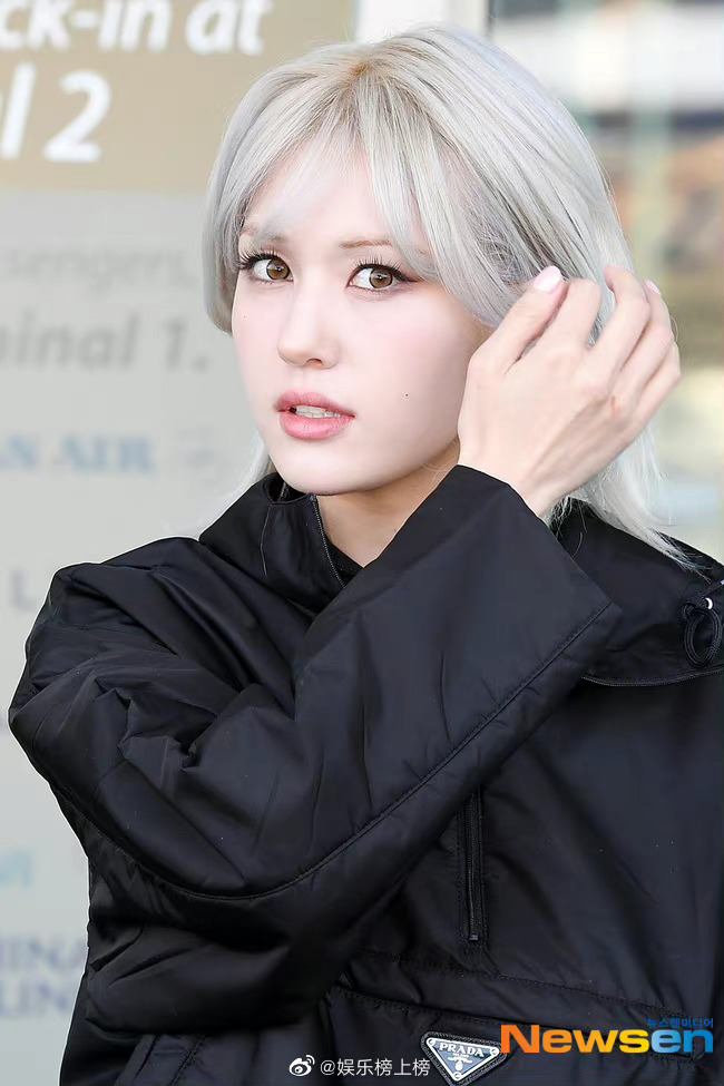 今日份SOMI机场生图，妹妹好米|SOMI_新浪新闻