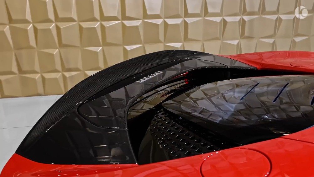 法拉利 SF90 Stradale，颜色很赞！|汽车资讯|100万以上跑车|新能源_新浪新闻