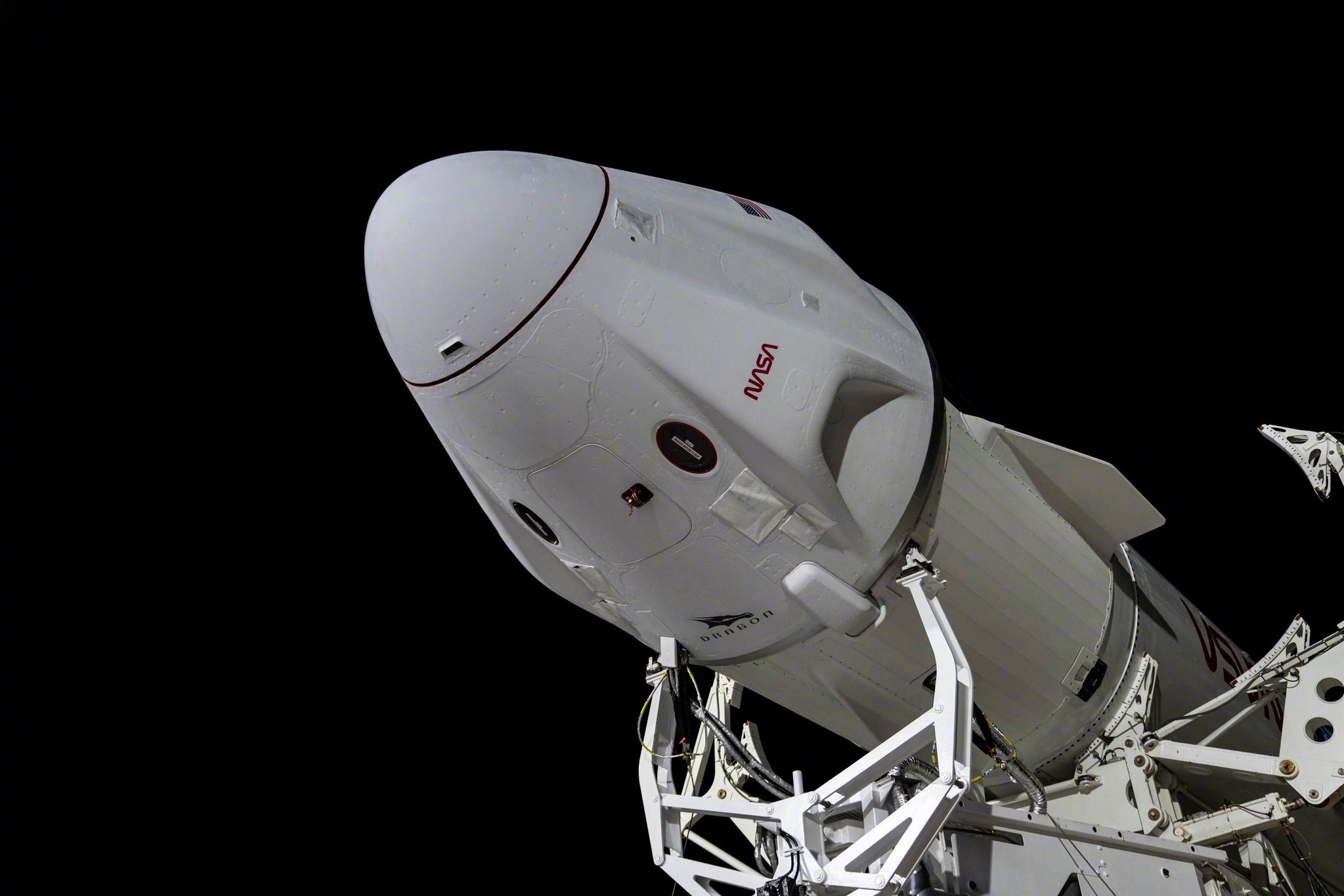 SpaceX团队已经完成Crew-6载人龙飞船的飞行前检查和竖立……