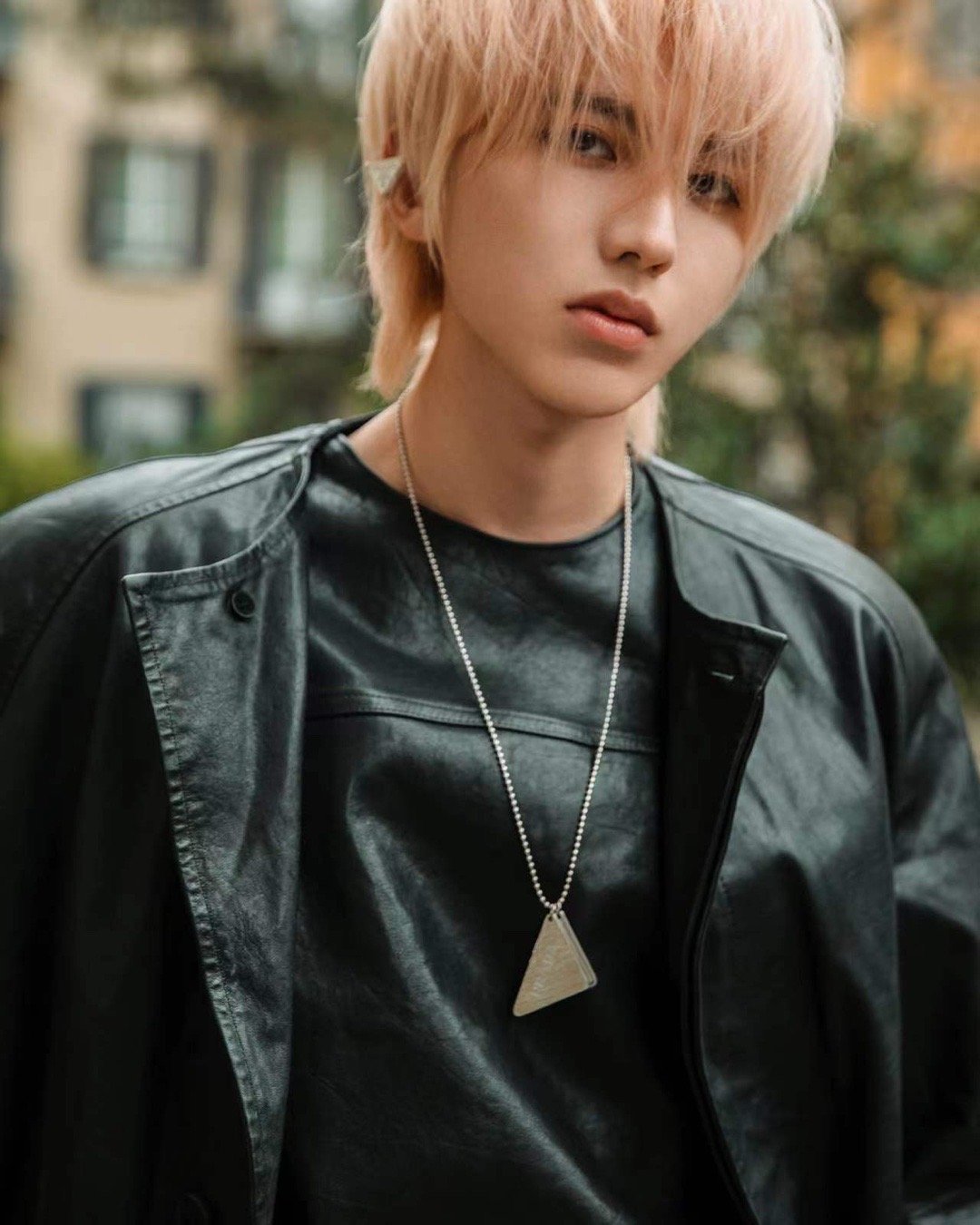 PRADA代言人@蔡徐坤 今日现身米兰时装周秀场看秀……|蔡徐坤|PRADA|米兰时装周_新浪新闻