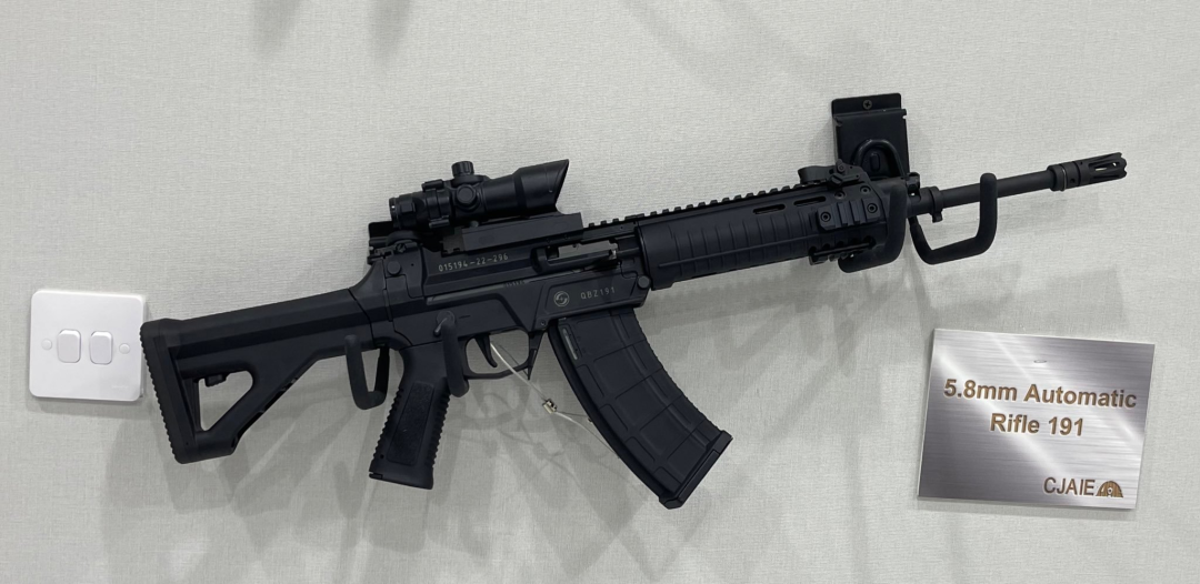 中国新步枪现身中东防务展：56冲你什么档次和我挂一面墙？丨轻武专栏