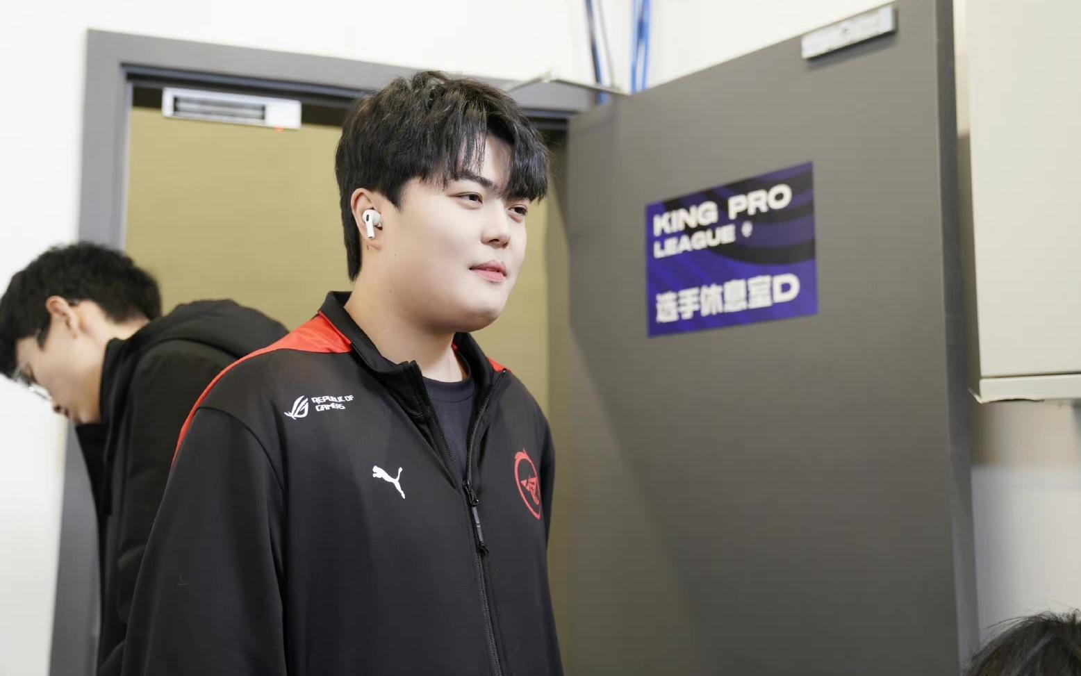 RW侠春季赛开局亮眼，一人到来增强全队信心_新浪新闻