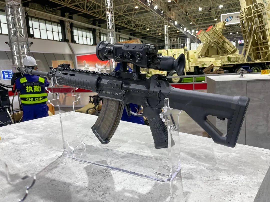 中国新步枪现身中东防务展：56冲你什么档次和我挂一面墙？丨轻武专栏