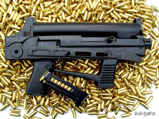 中国第一种采用弹筒的冲锋枪：可以装弹100发的CS/LS06冲锋枪