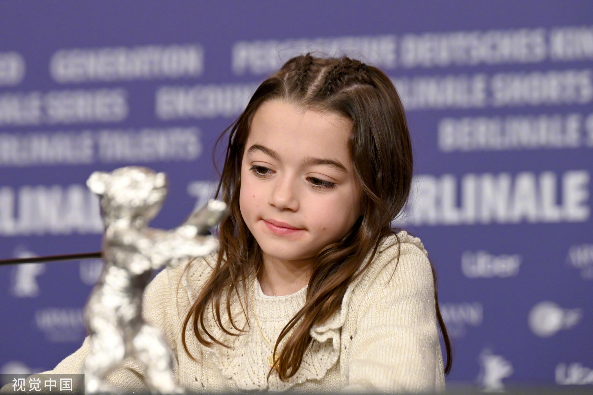 9岁的索菲亚·奥特罗(《两万种蜜蜂》)成为本届柏林最佳主角……|索菲亚|柏林|两万种蜜蜂_新浪新闻
