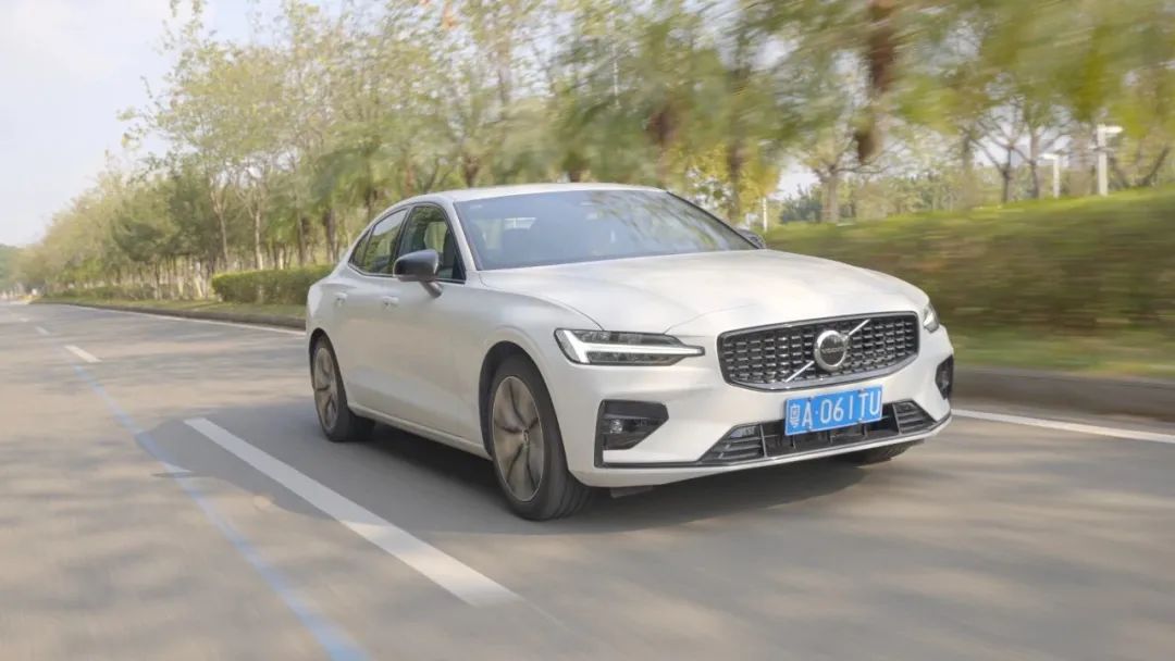 试驾沃尔沃S60，北欧豪华的内核不止于安全！-新浪汽车