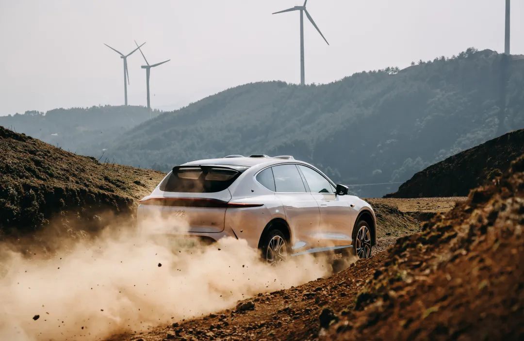 上汽智己 LS7 纯电 SUV 开启全国交付，售价 30.98 万-45.98 万元__财经头条