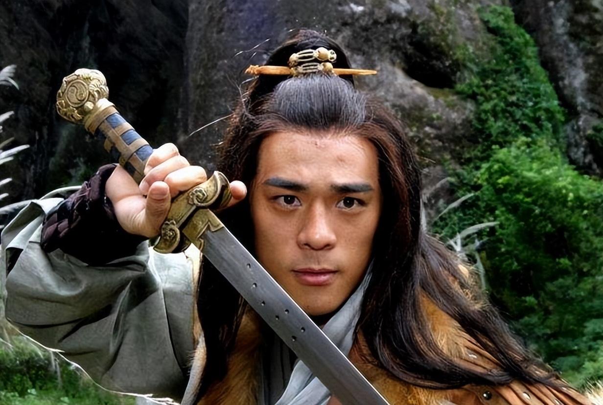 他在《天龙》中人见人欺，碧血剑中却吹成一代宗师，传人天下无敌