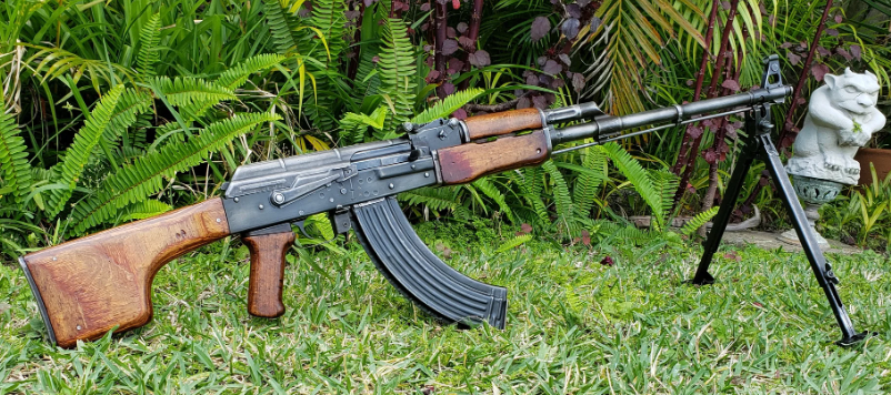 俄军身中数枪全被AK挡下，战场上步枪能防弹吗？丨轻武专栏