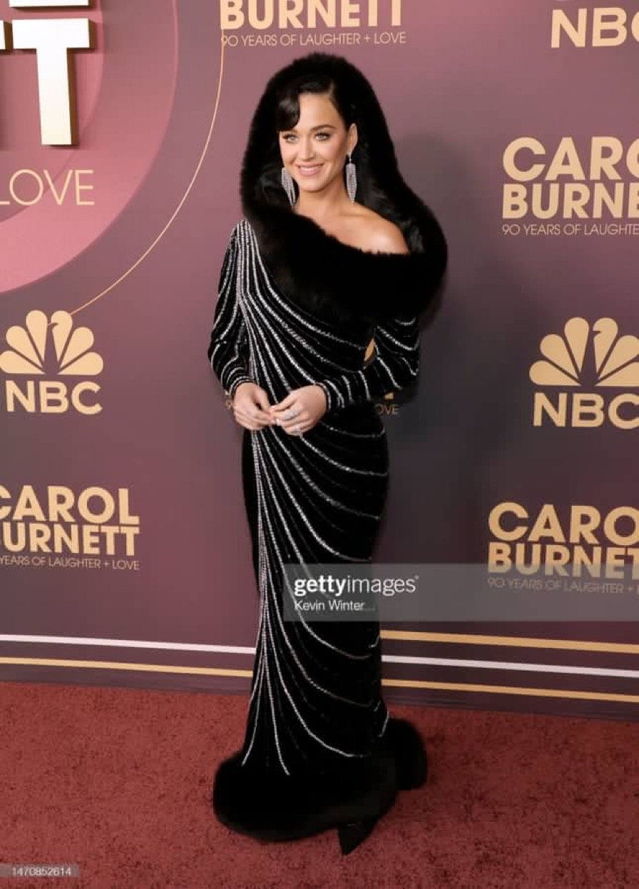 星动态｜水果姐Katy Perry出席卡罗尔·布鲁内特 Carol Brunett：90 年的欢笑 +|卡罗尔|布鲁内特|水果姐_新浪新闻