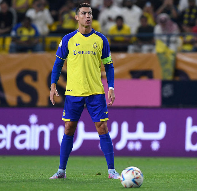 C罗打空门不进，利雅得胜利主场逆转巴腾|克里斯蒂亚诺·罗纳尔多|利雅得|任意球_新浪新闻