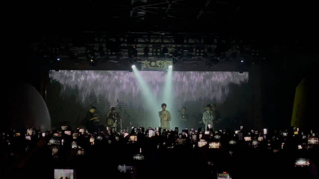 今日份的幸福又是Capper你小子给的！|Capper|巡演|雪_新浪新闻