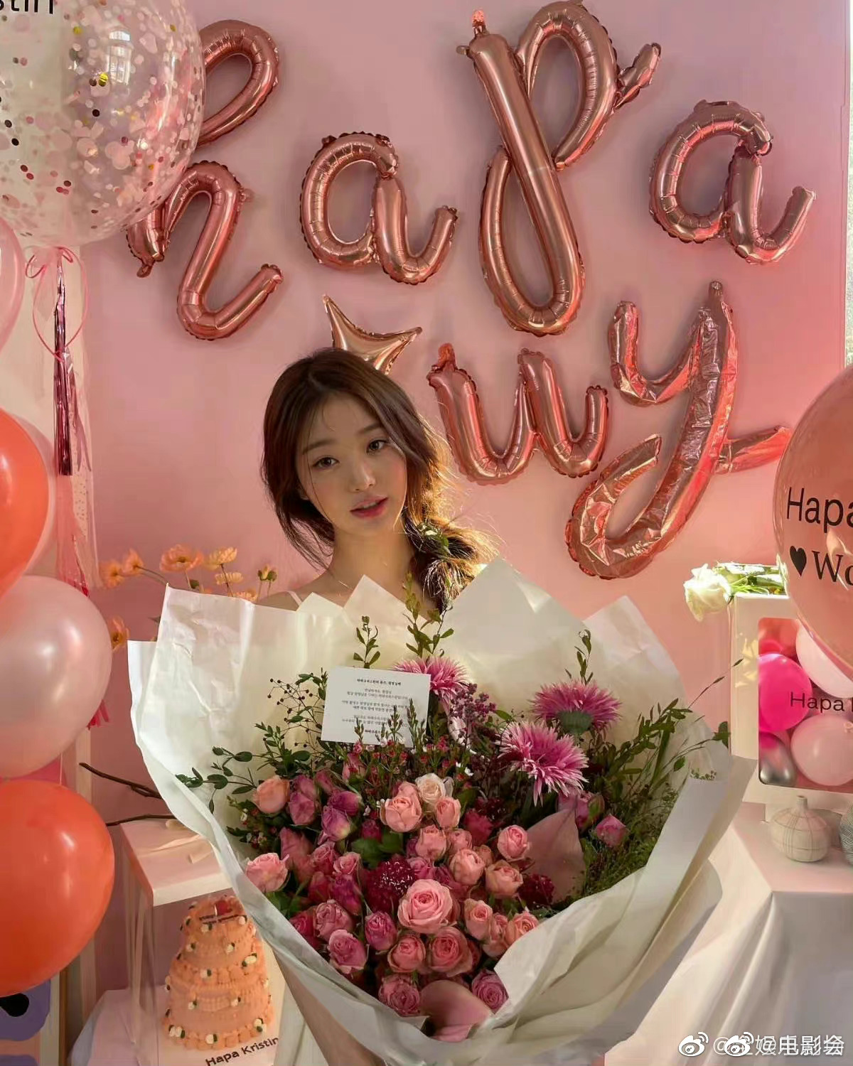 张元英ins晒捧花照真的非常的棒哦……