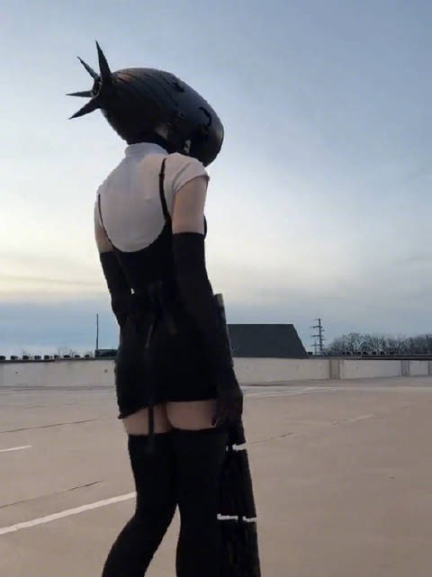 炸弹恶魔COS，身材绝绝子！ 推：norafawn_新浪新闻