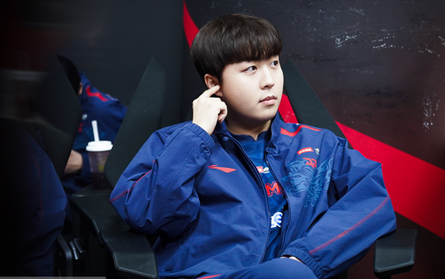 LOL就是运气游戏？无数buff加身上，kanavi极限锁血逃生！