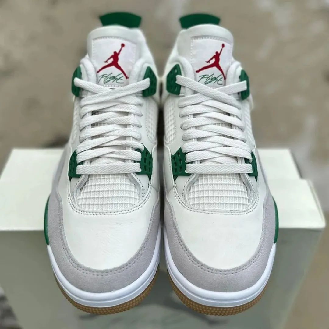近亲结婚？「耐克SB x AJ4」白绿配色提前泄露，确认要发售了！|AJ4|Nike_新浪新闻