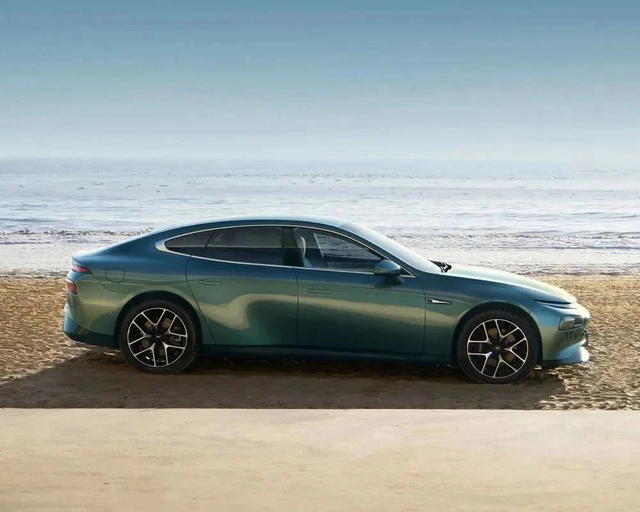 新款小鹏 P7i 正式亮相，你想知道的亮点都在这！售价22万起？__财经头条