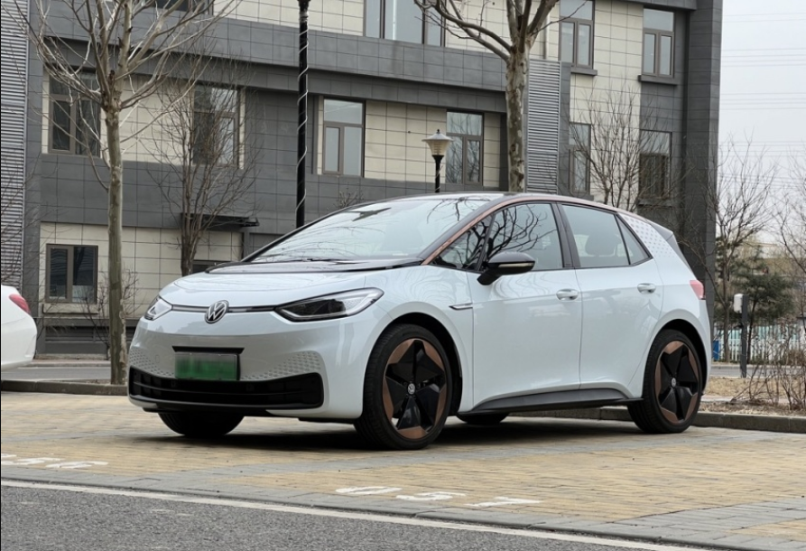 选择id3，当然是因为这是传统车企纯电平台打造的车啊。