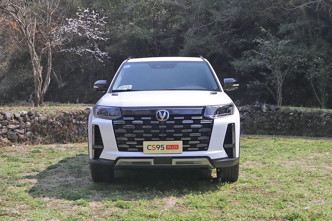 2.0T+爱信8AT，顶配不到20万，试驾长安CS95PLUS-新浪汽车