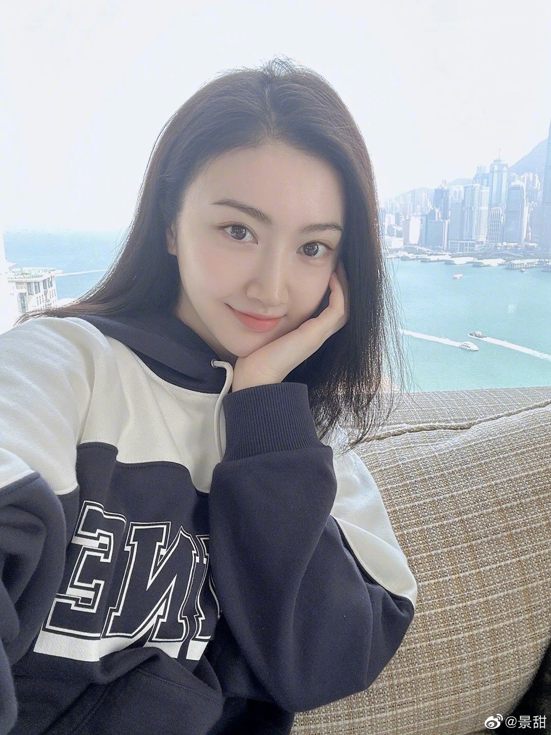 景甜对镜自拍系列五宫格 一大早起来就看到新鲜美女……