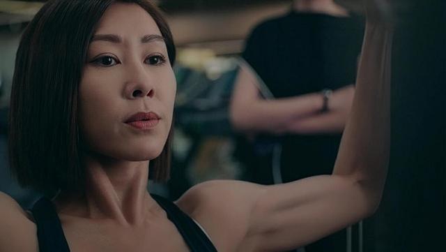 身材太好！TVB知名视后晒超强背肌，因对另一半要求高至今单身|背肌|胡定欣|身材_新浪新闻