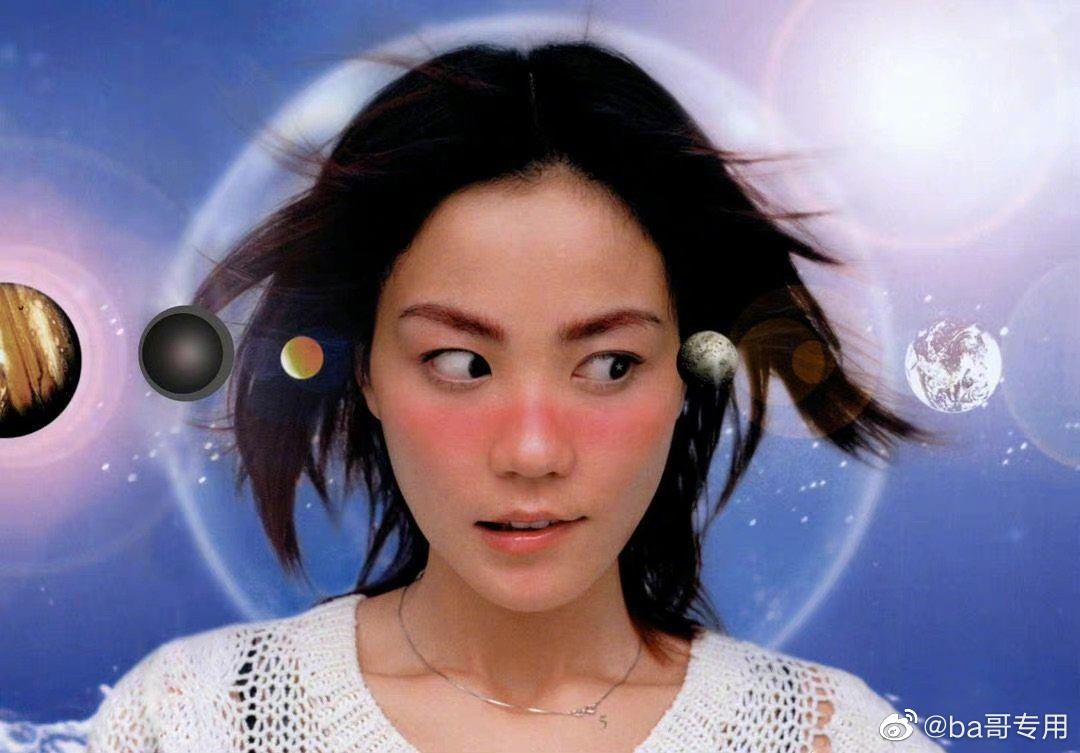 这两年很流行千禧年Y2K风格……