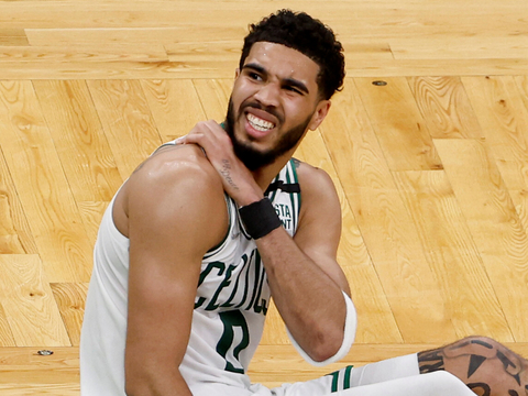 季后赛预演？凯尔特人队客场大胜老鹰队，终结对手连胜|老鹰队|凯尔特人|篮板_新浪新闻