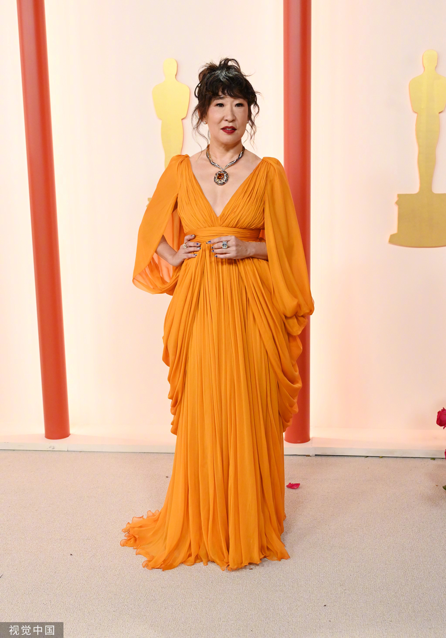 吴珊卓亮相第95届奥斯卡颁奖礼红毯|吴珊卓|颁奖礼|奥斯卡_新浪新闻