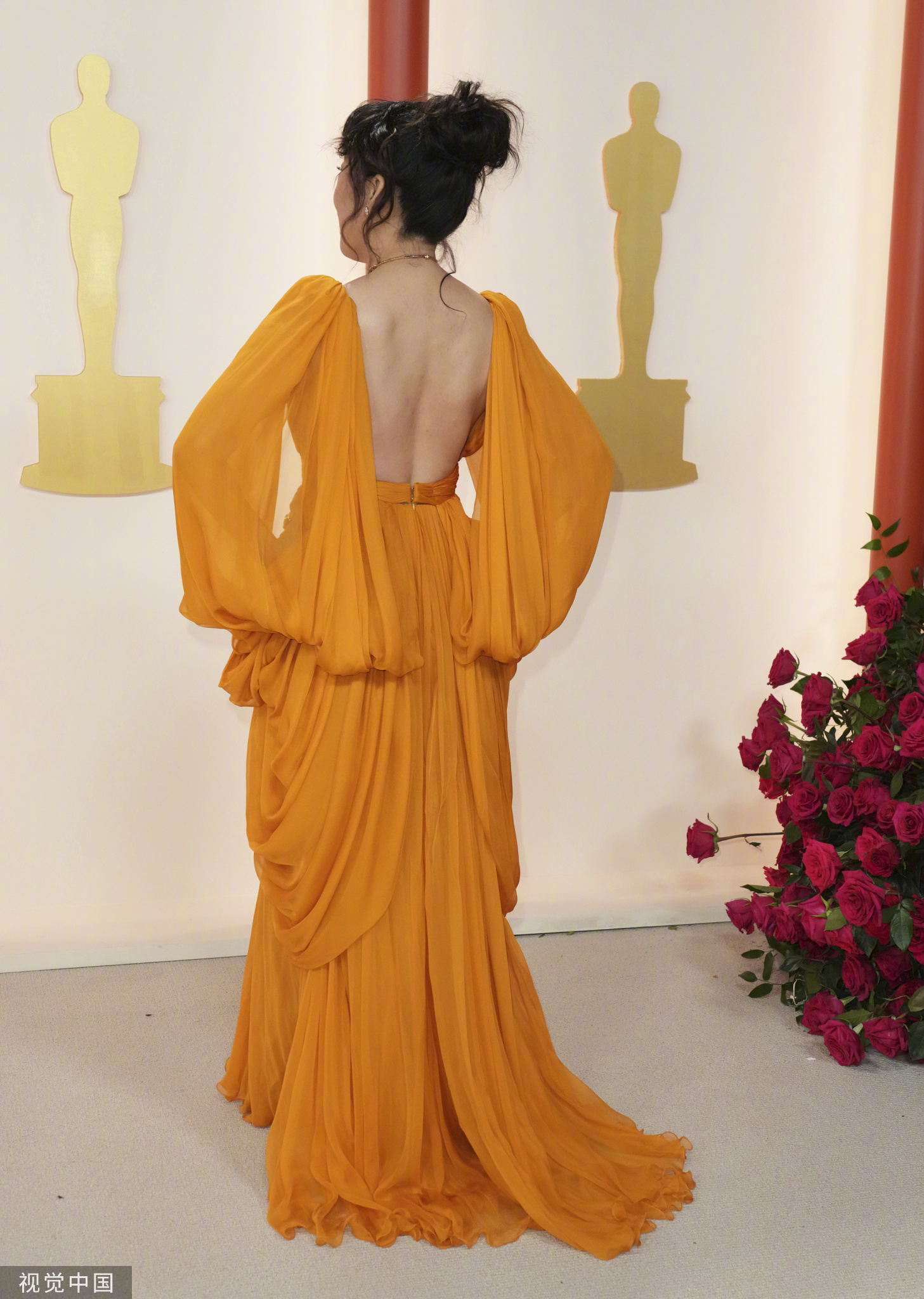 吴珊卓亮相第95届奥斯卡颁奖礼红毯|吴珊卓|颁奖礼|奥斯卡_新浪新闻