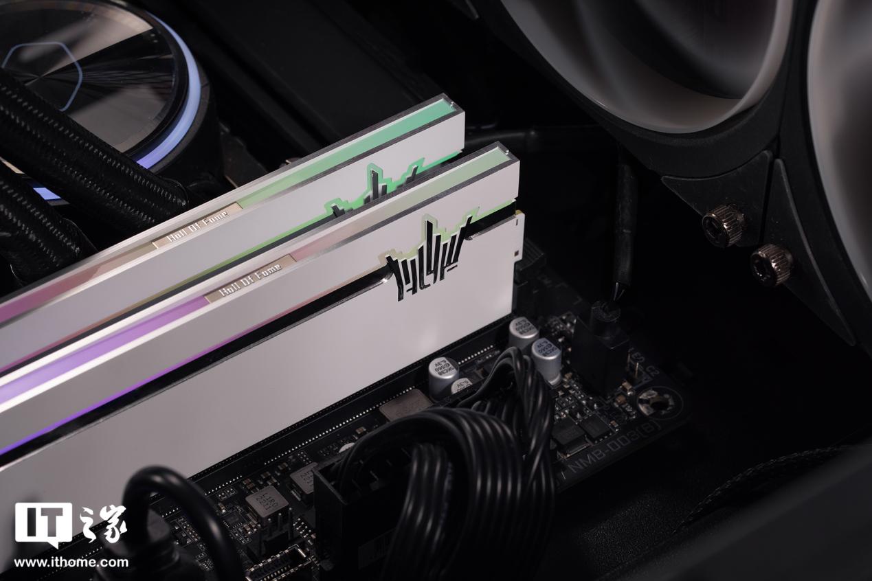 【it之家开箱】影驰名人堂 Hof Pro Ddr5 7600 16g 内存图赏:银白极光灯带,突破性能极限 财经头条