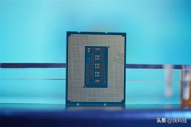 酷睿i7-13700评测：能效比飞升、功耗温度喜人|酷睿_新浪财经_新浪网