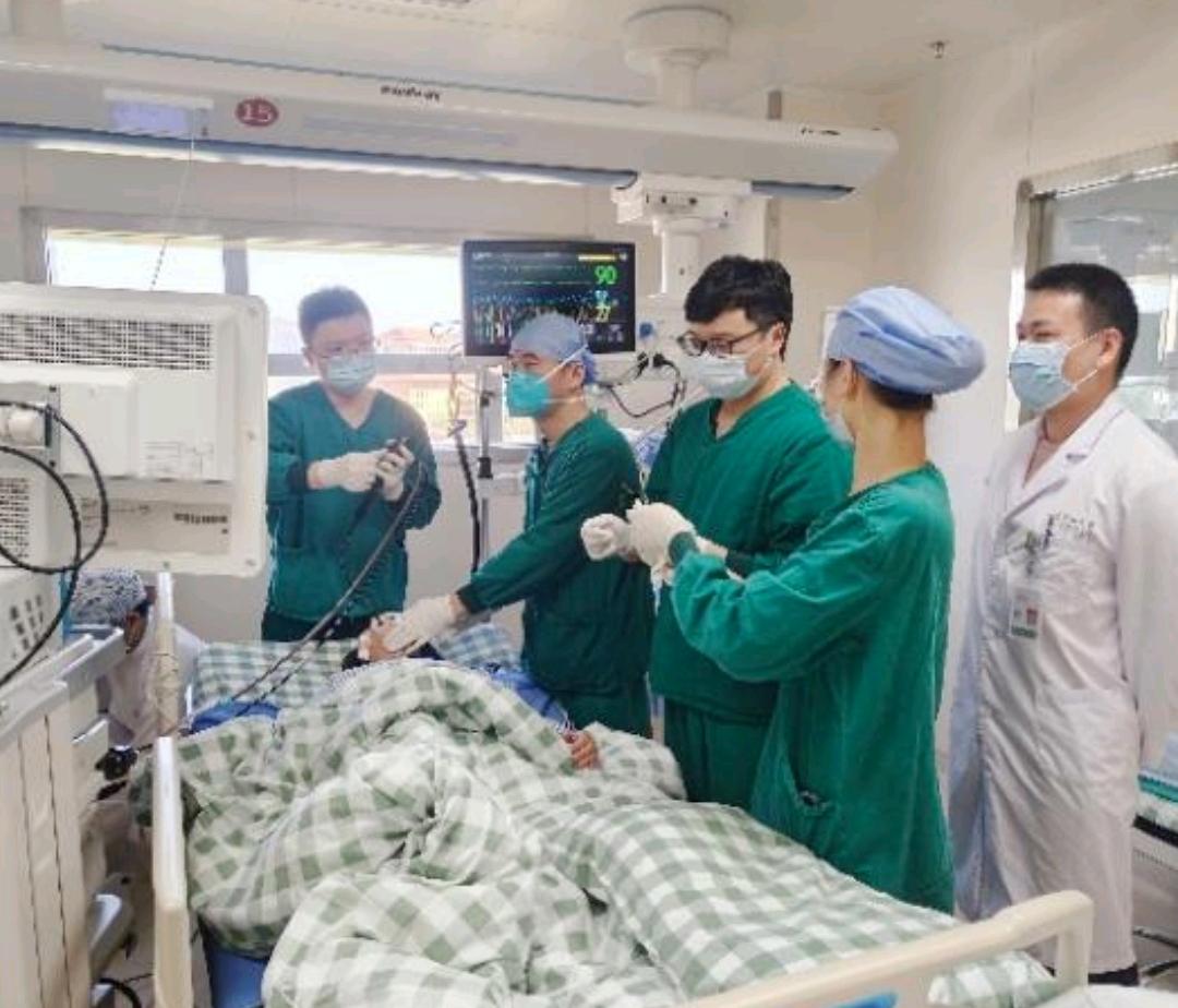 肝癌患者突发呼吸困难，中肿内镜团队为她撑开“命运的咽喉”__财经头条