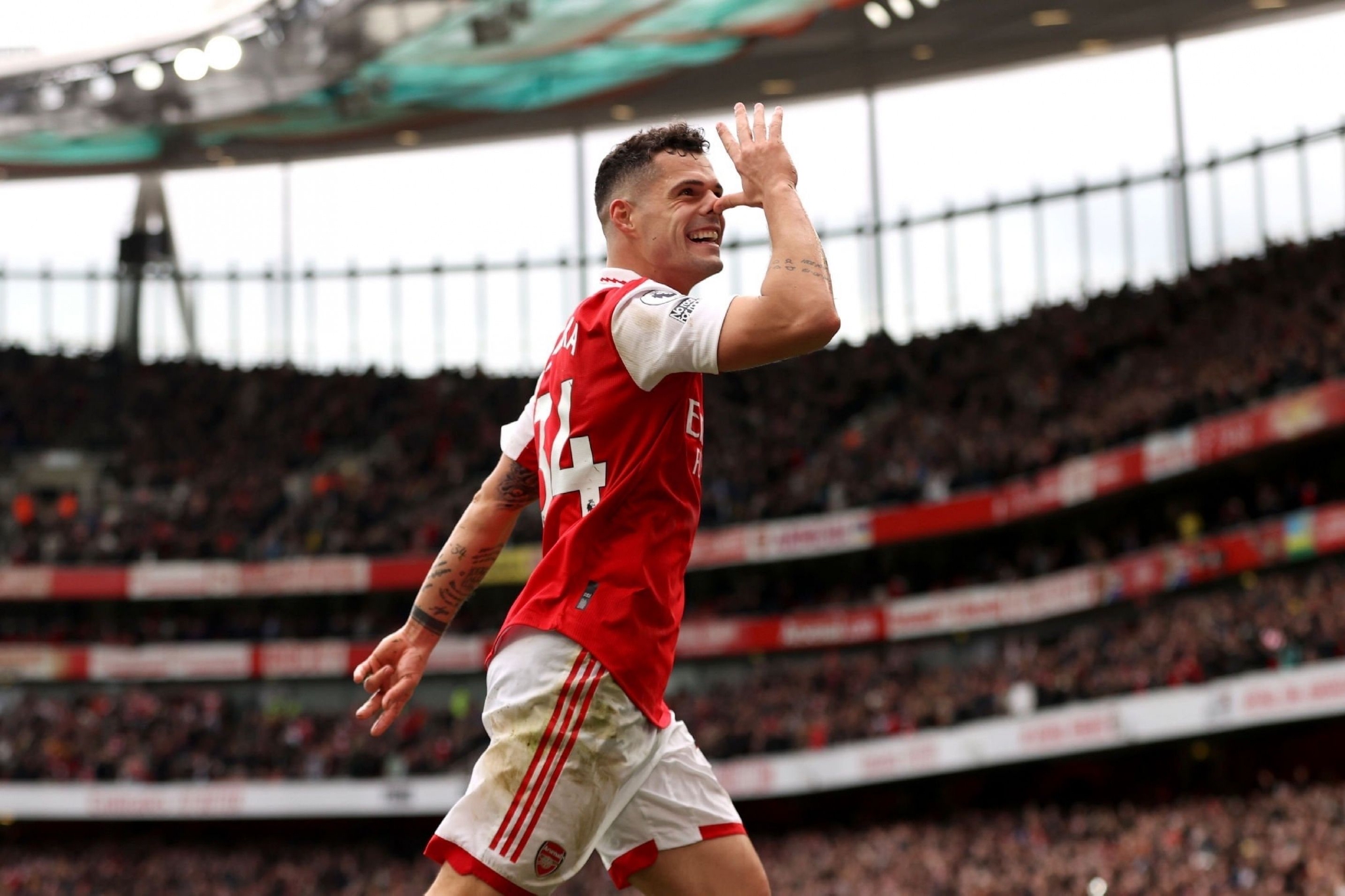 扎卡的庆祝动作，进球继续献给女儿|扎卡|水晶宫|阿森纳_新浪新闻