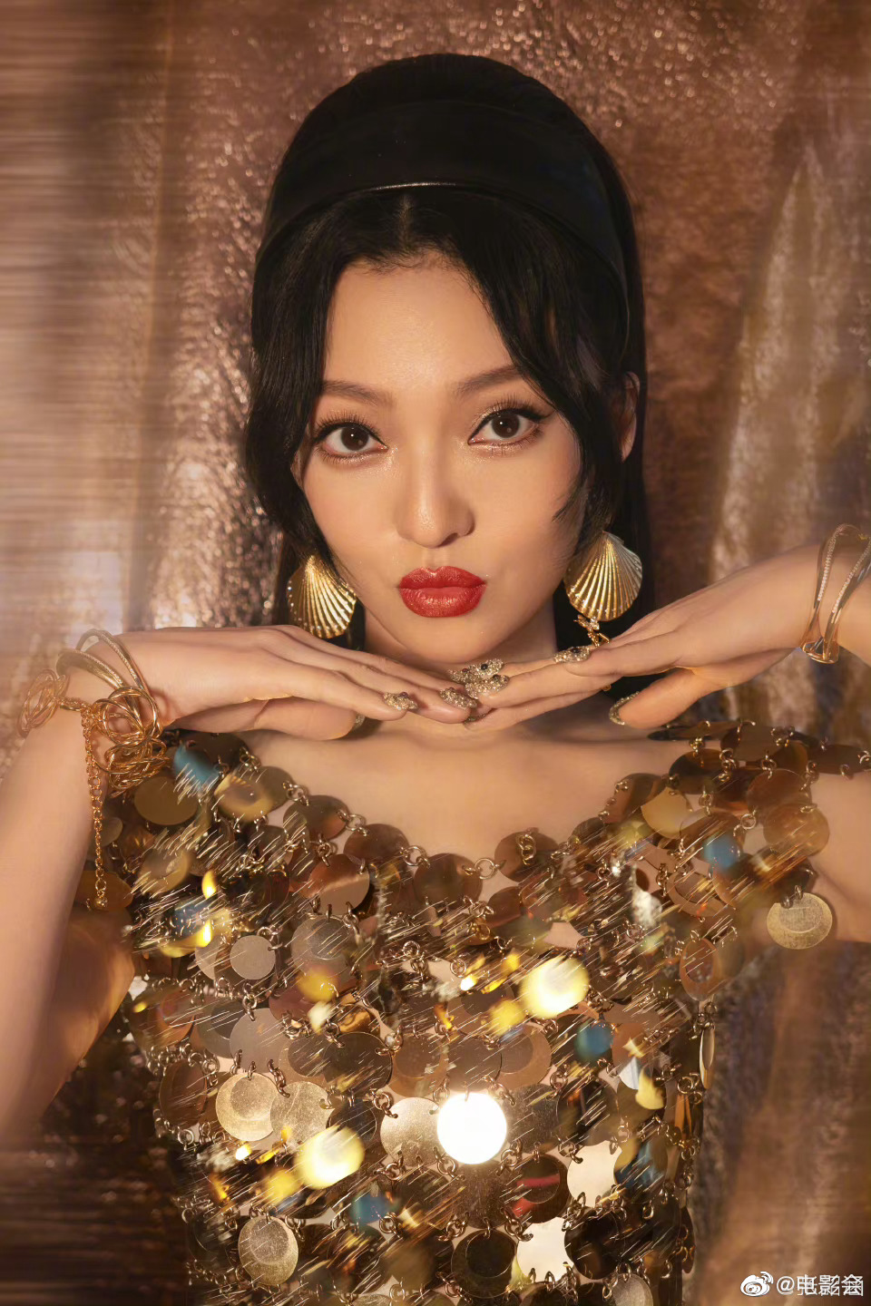 张韶涵这套造型真的好美呀！ 这也太亮太闪了吧！