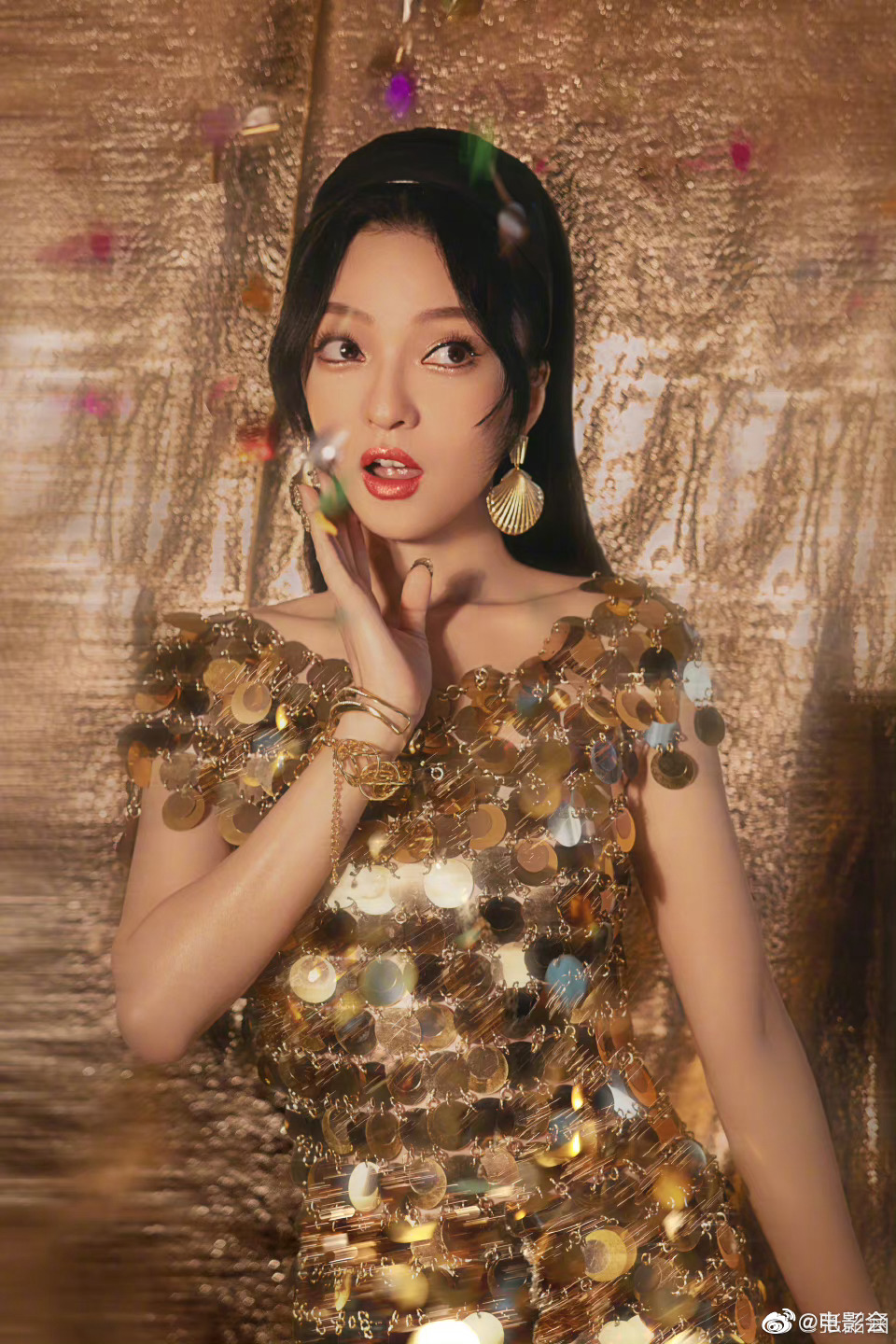 张韶涵这套造型真的好美呀！ 这也太亮太闪了吧！