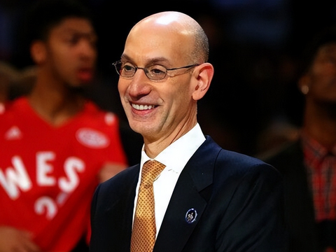 抗议！退出NBA？全场8打5，裁判硬帮都赢不了，有什么资格抱怨？|裁判|独行侠|勇士|契奇|球迷_新浪新闻