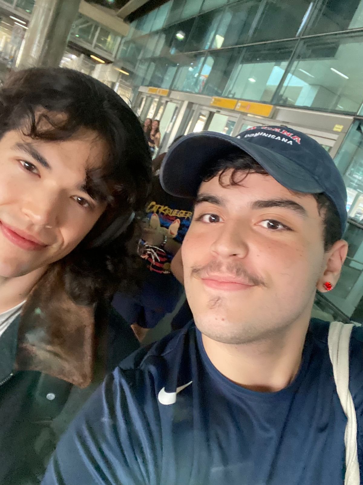 星街拍｜柯灰Conan Gray 在圣保罗瓜鲁柳斯机场