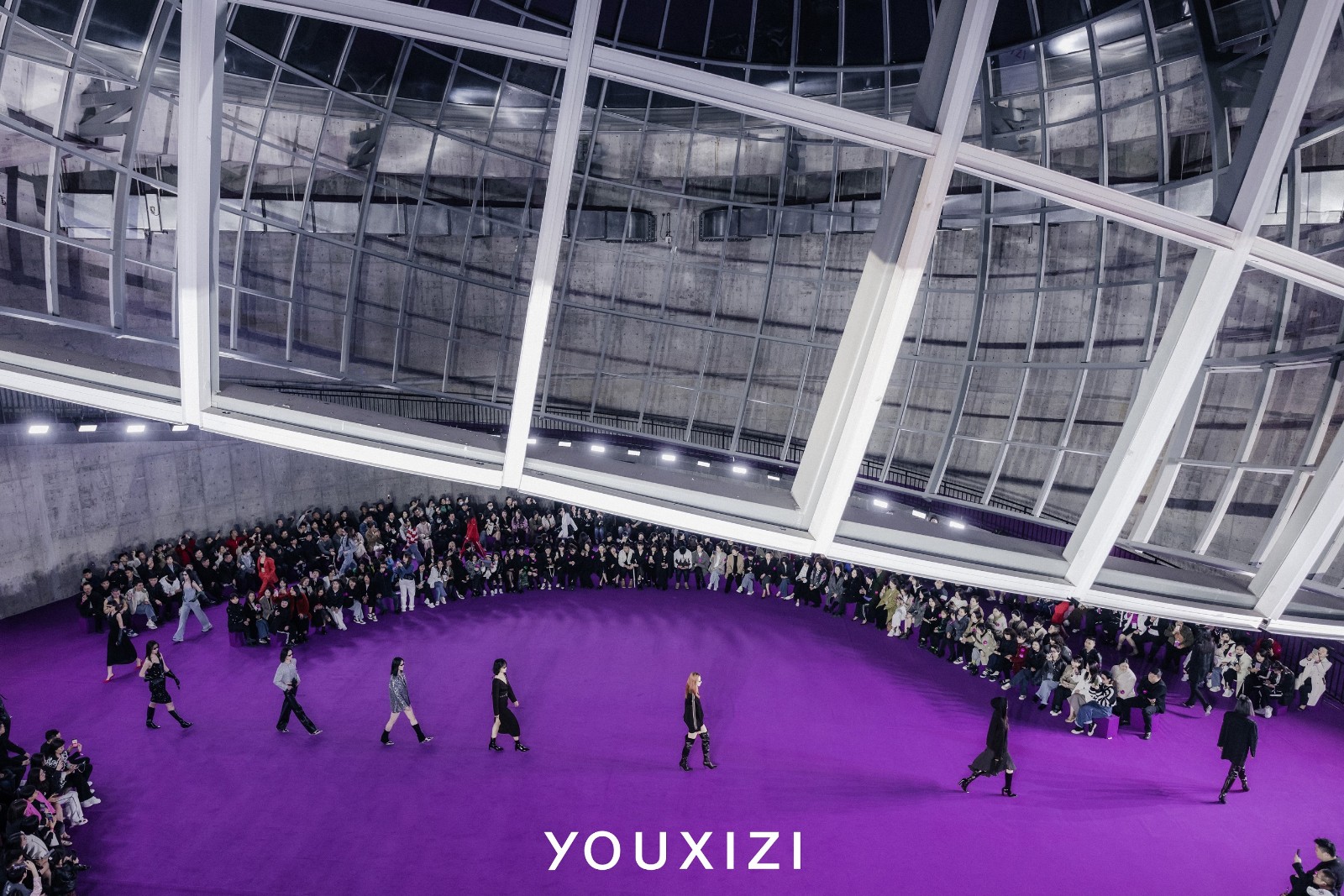 “逐光拾影” YOUXIZI尤西子 23秋季大秀，加速破圈，独领风口__财经头条