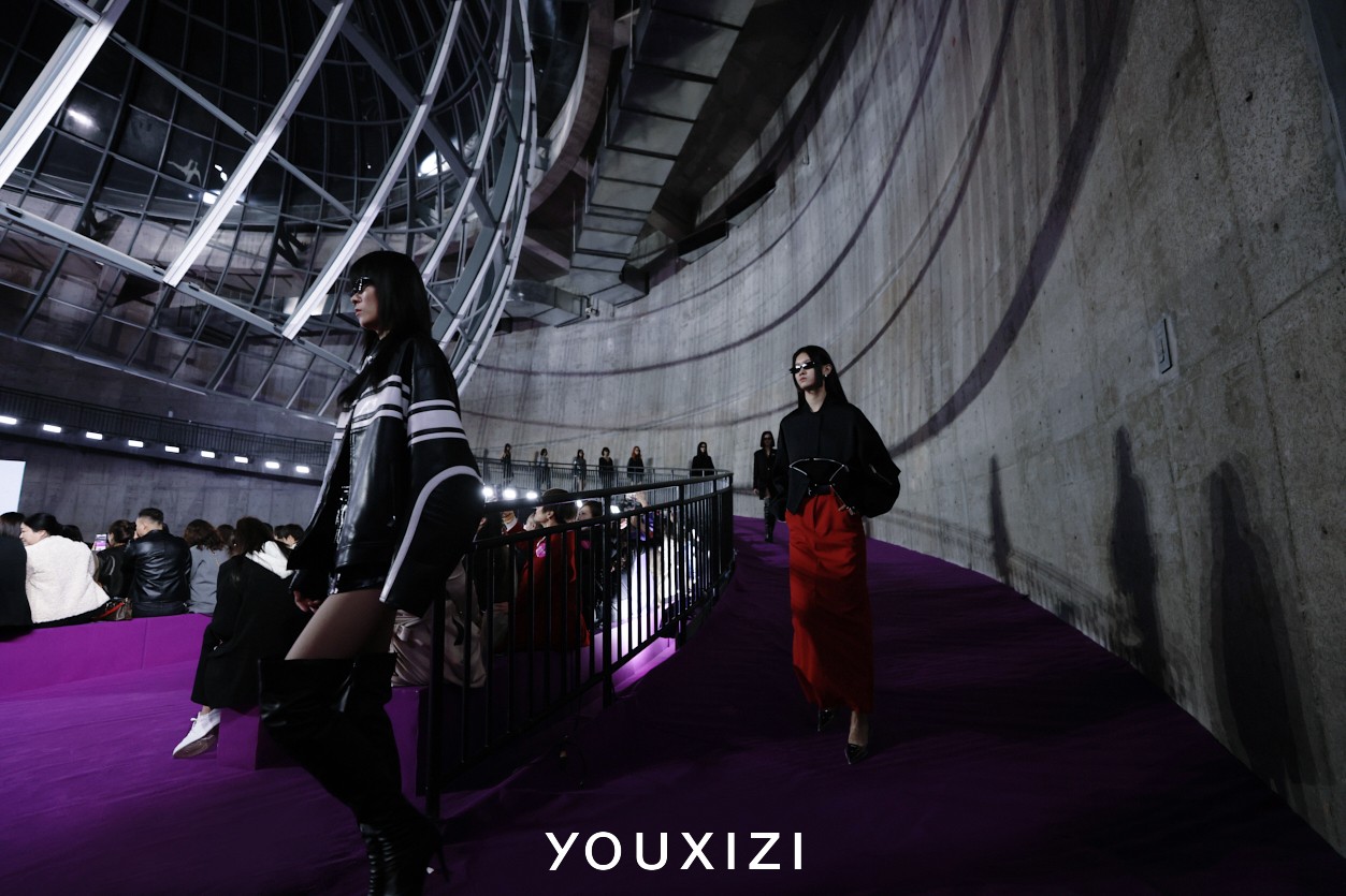 “逐光拾影” YOUXIZI尤西子 23秋季大秀，加速破圈，独领风口__财经头条
