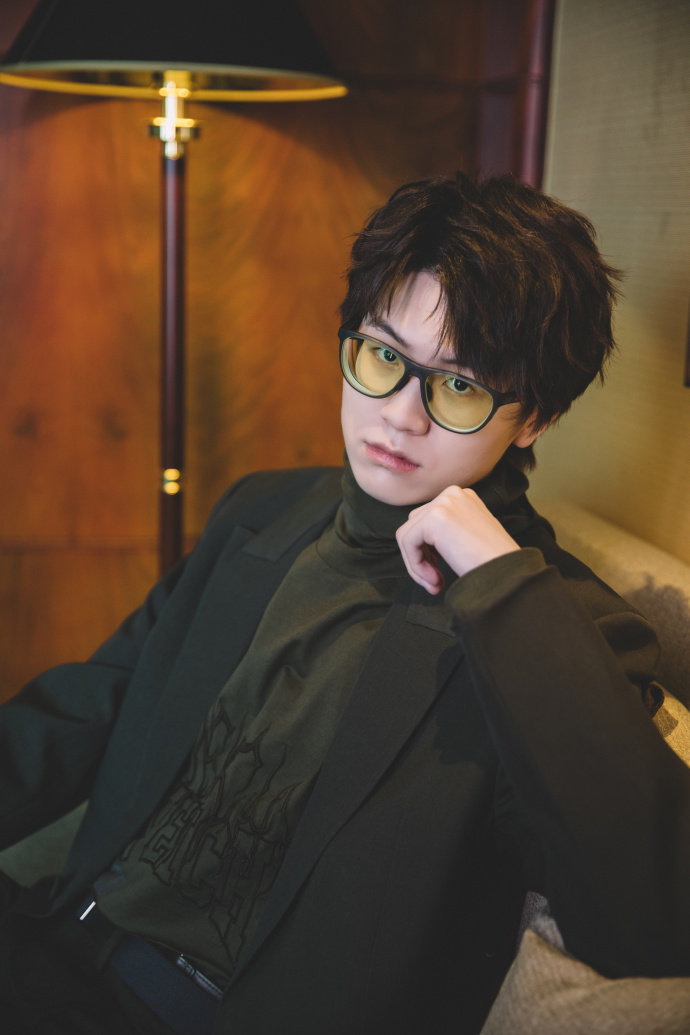 今日限定西装版|meiko|电竞_新浪新闻