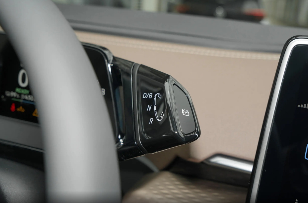 纯电中大型SUV的id6怎样？浓浓科技感与6座、7座选择-新浪汽车