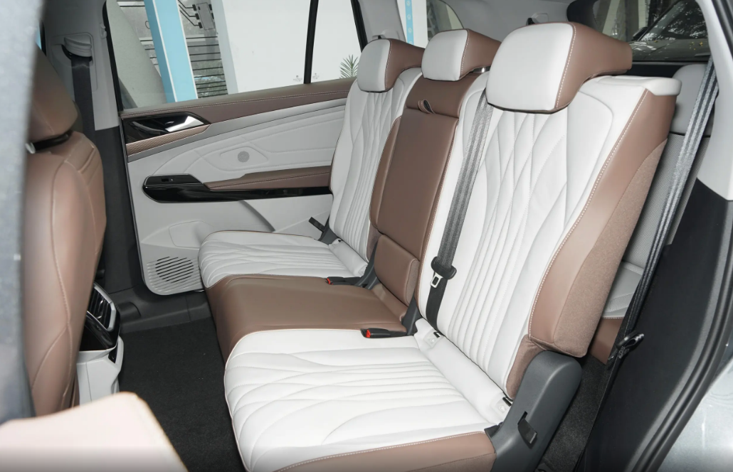 纯电中大型SUV的id6怎样？浓浓科技感与6座、7座选择-新浪汽车