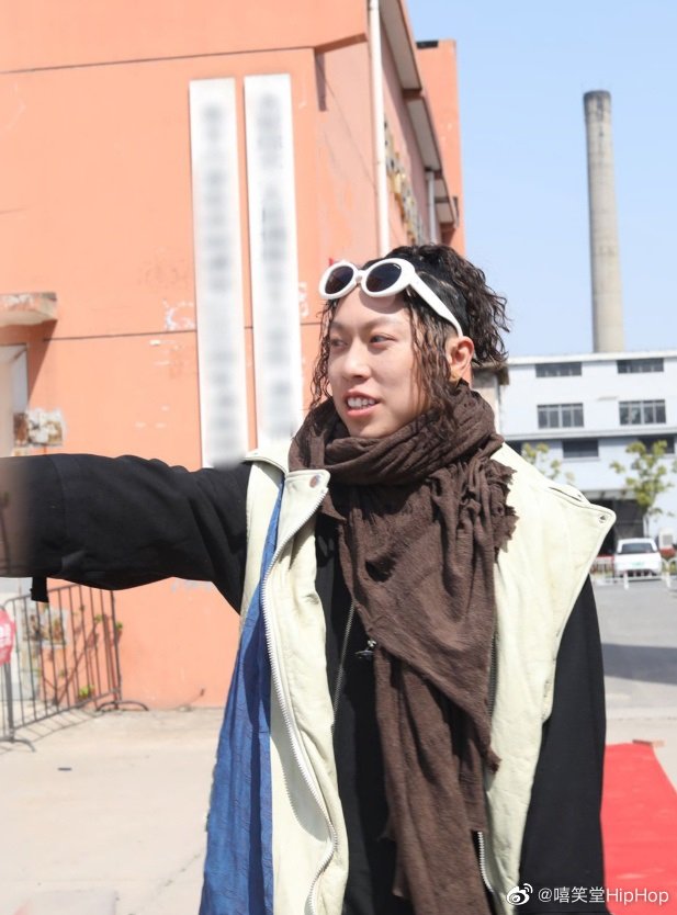 CDC成都集团！PSY.P抵达《中国说唱巅峰对决》录制现场！|中国说唱巅峰对决|PSY_新浪新闻