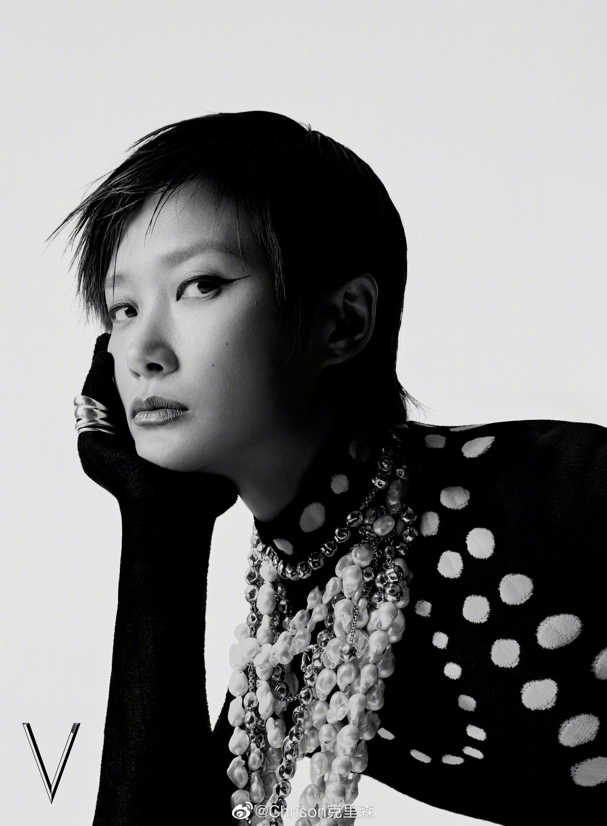 V Magazine中文版曝光了创刊号封面……