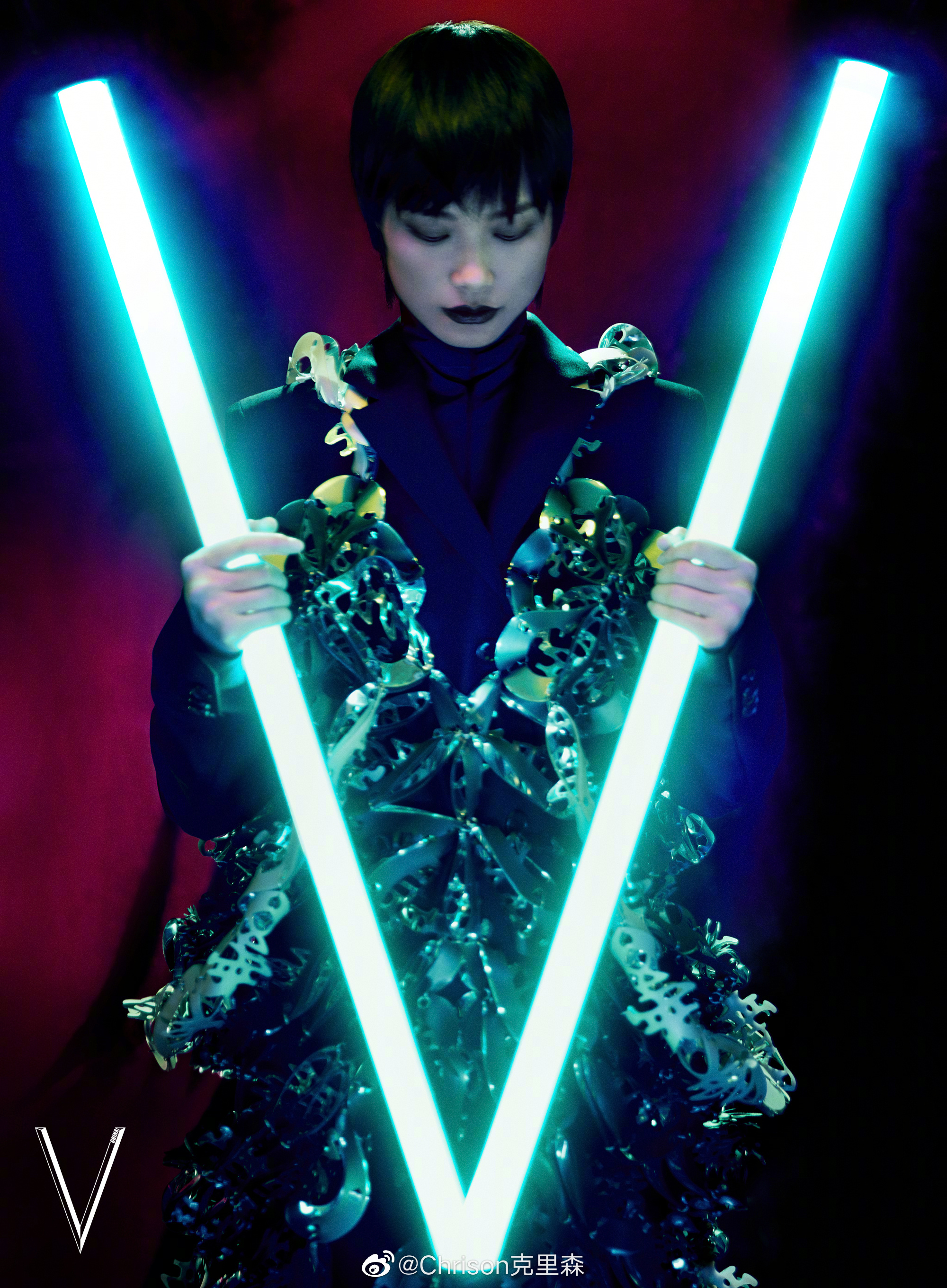 V Magazine中文版曝光了创刊号封面……