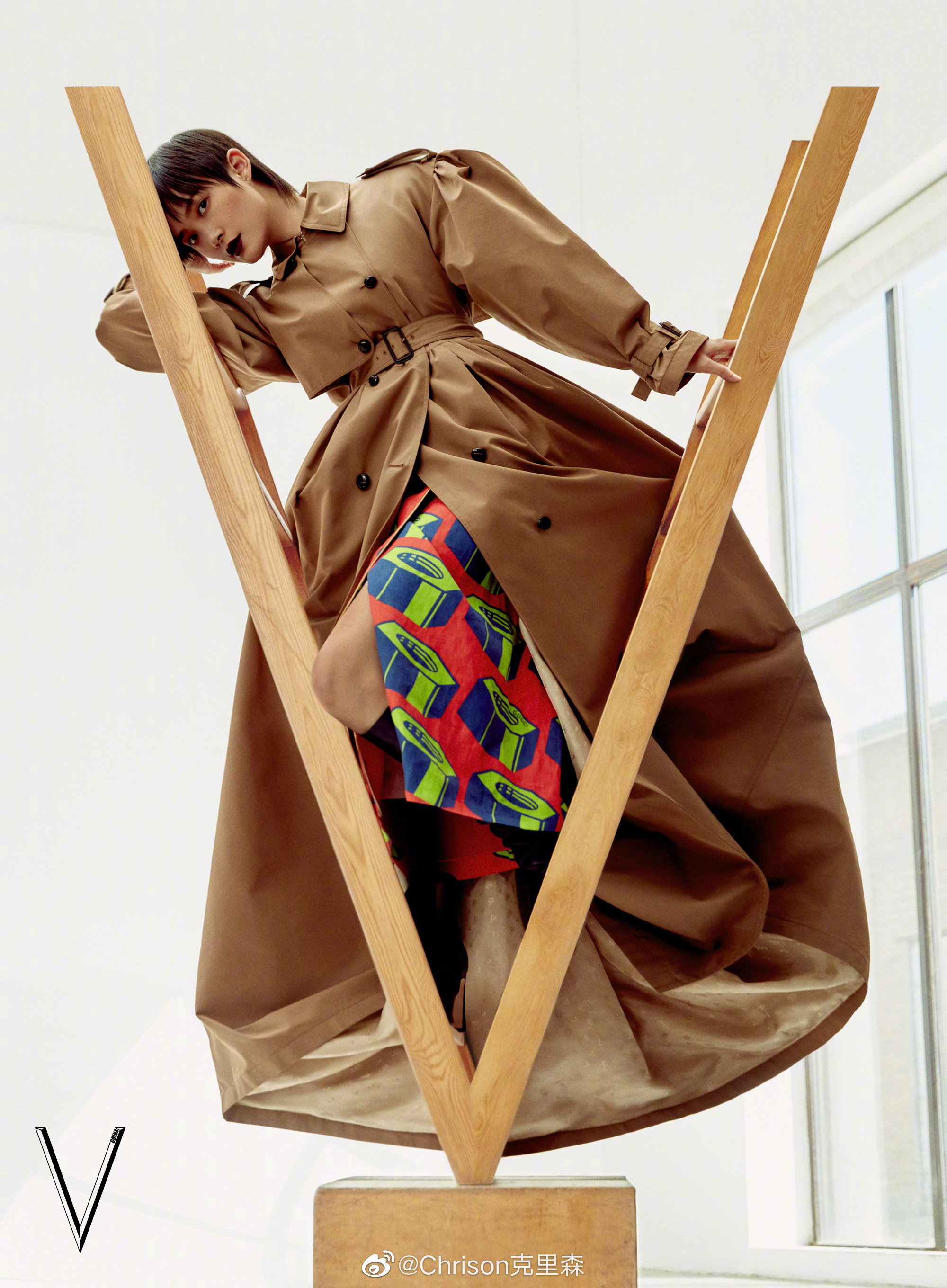 V Magazine中文版曝光了创刊号封面……