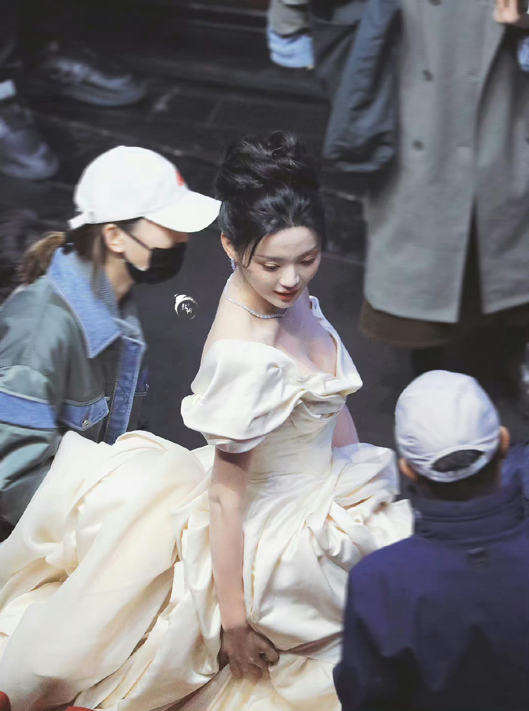 杨超越电视剧品质盛典内场造型🈶……|盛典|电视剧|造型_新浪新闻