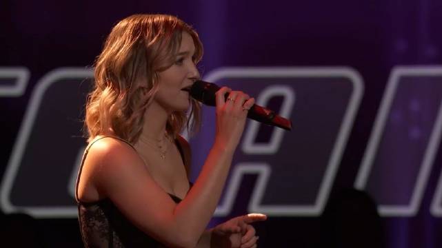 凯莉 kelly Clarkson 队两名小姐姐唱将 Holly Brand 与 Katie……|凯莉_新浪新闻